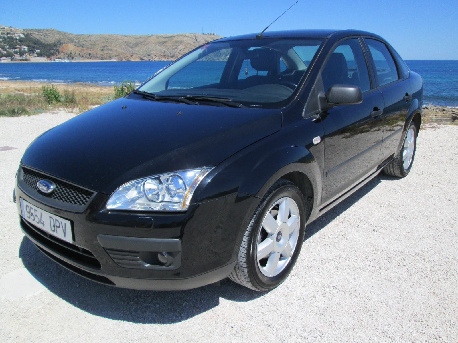 Ford Focus 1.6 Automatic Saloon For Sale | Mía Cars