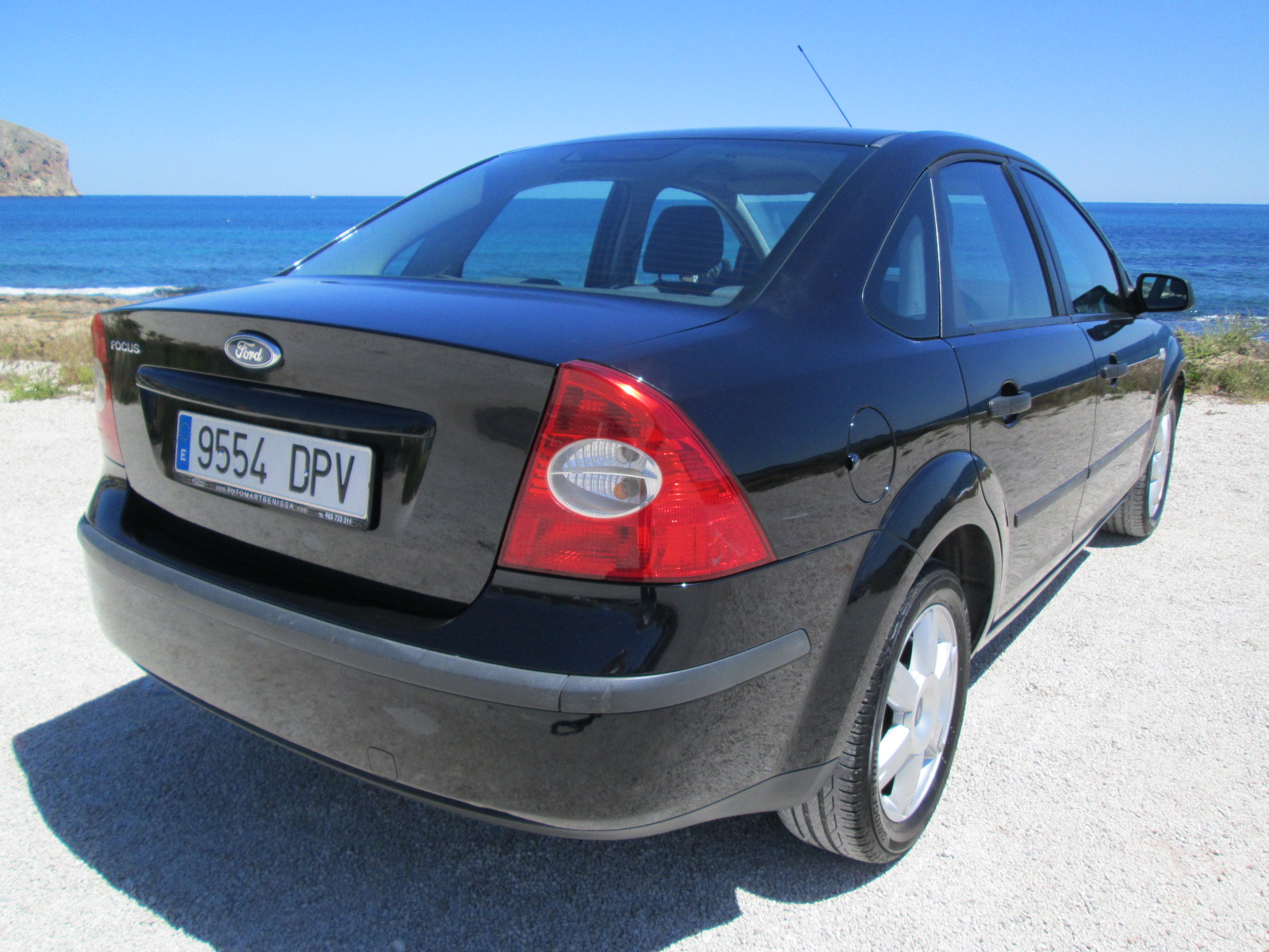 Ford Focus 1.6 Automatic Saloon For Sale | Mía Cars