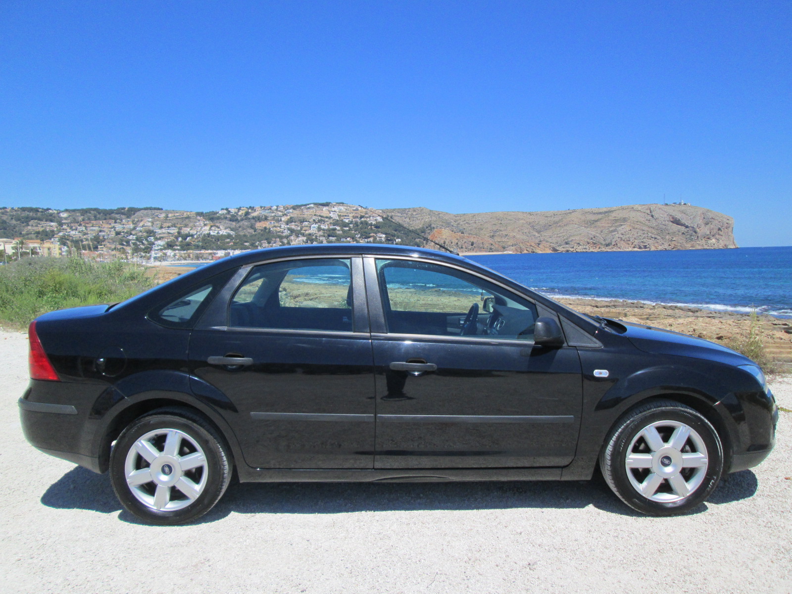 Ford Focus 1.6 Automatic Saloon For Sale | Mía Cars
